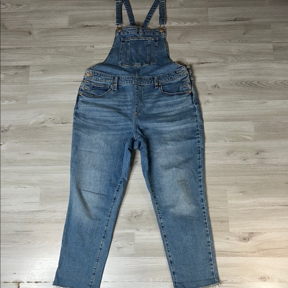 Universal Thread | Jeans | Universal Thread Blue Denim Overalls With ...